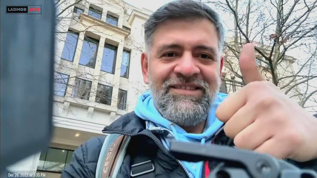 Day to Night and HIDDEN SQUARE - London Walking Tour - LADMob